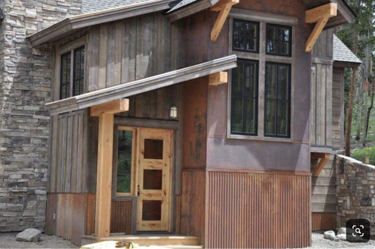 17 Striking Exterior Wainscoting Ideas for a Home